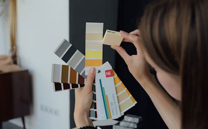 10+ Interior Designer Jokes That Passed the Vibe Check