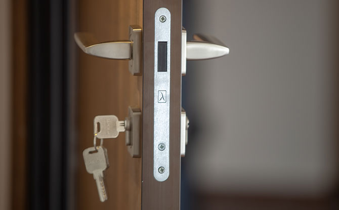 26 Door Jokes That Will Knock You Over